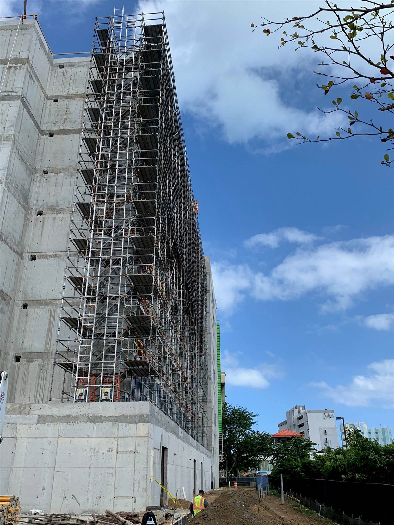 Learning Curve? Maxial Track Scaffold Hoists Prove Easy To Integrate ...